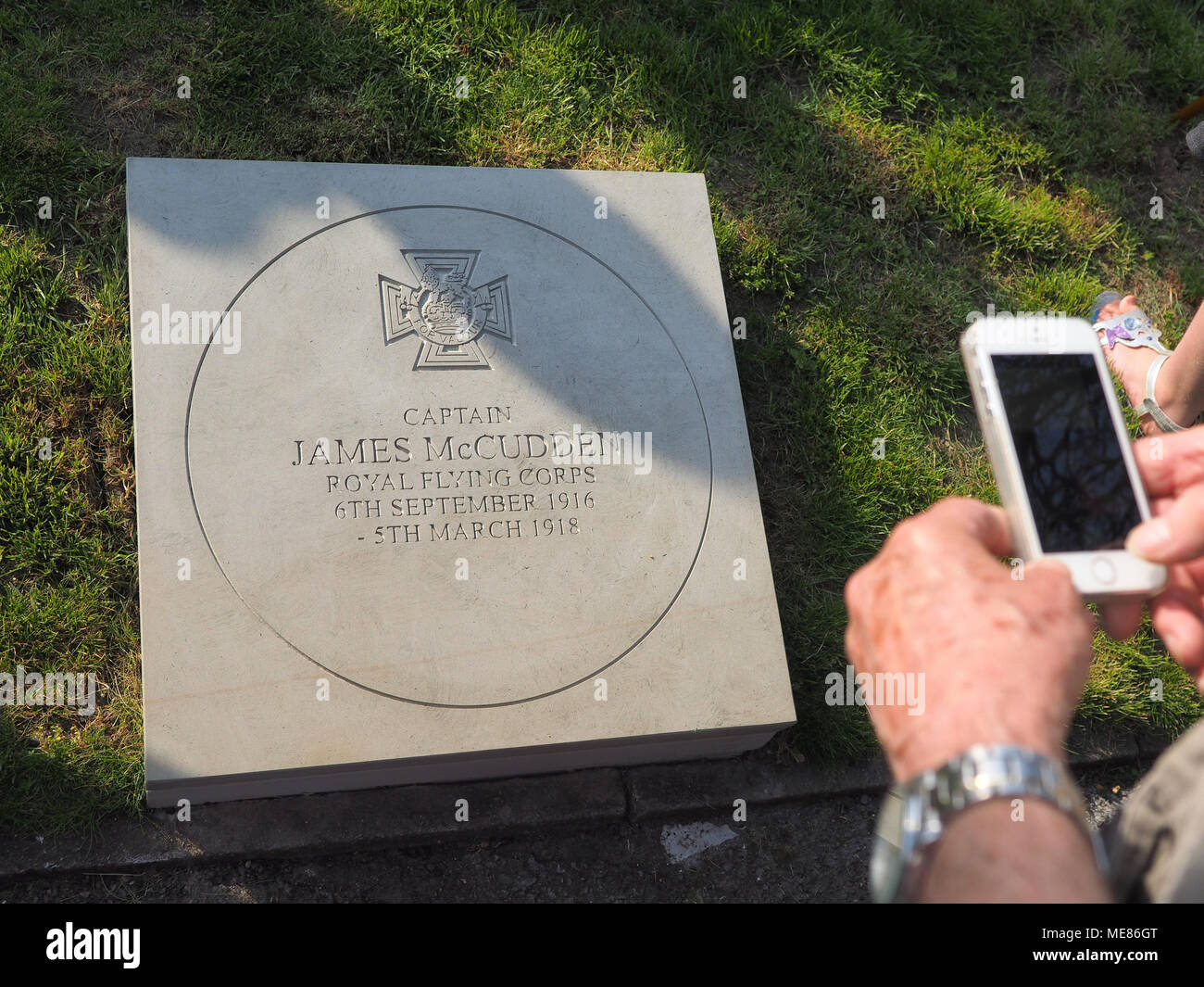 Sheerness, Kent, UK. 21st April, 2018. A new memorial to leading WW1 ...