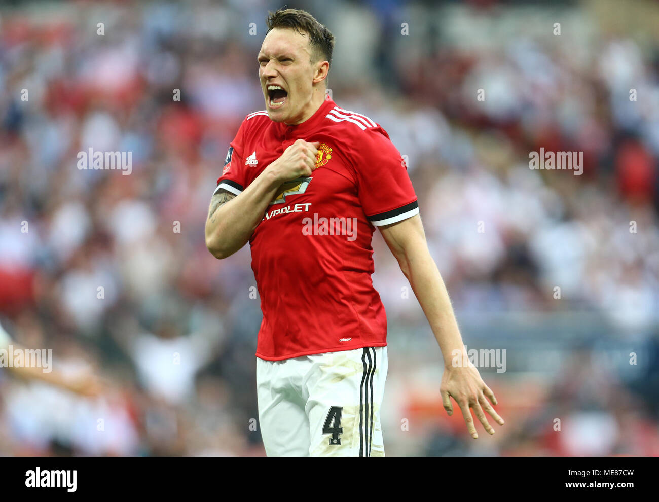 Phil Jones of Manchester United celebrates the victory against ...