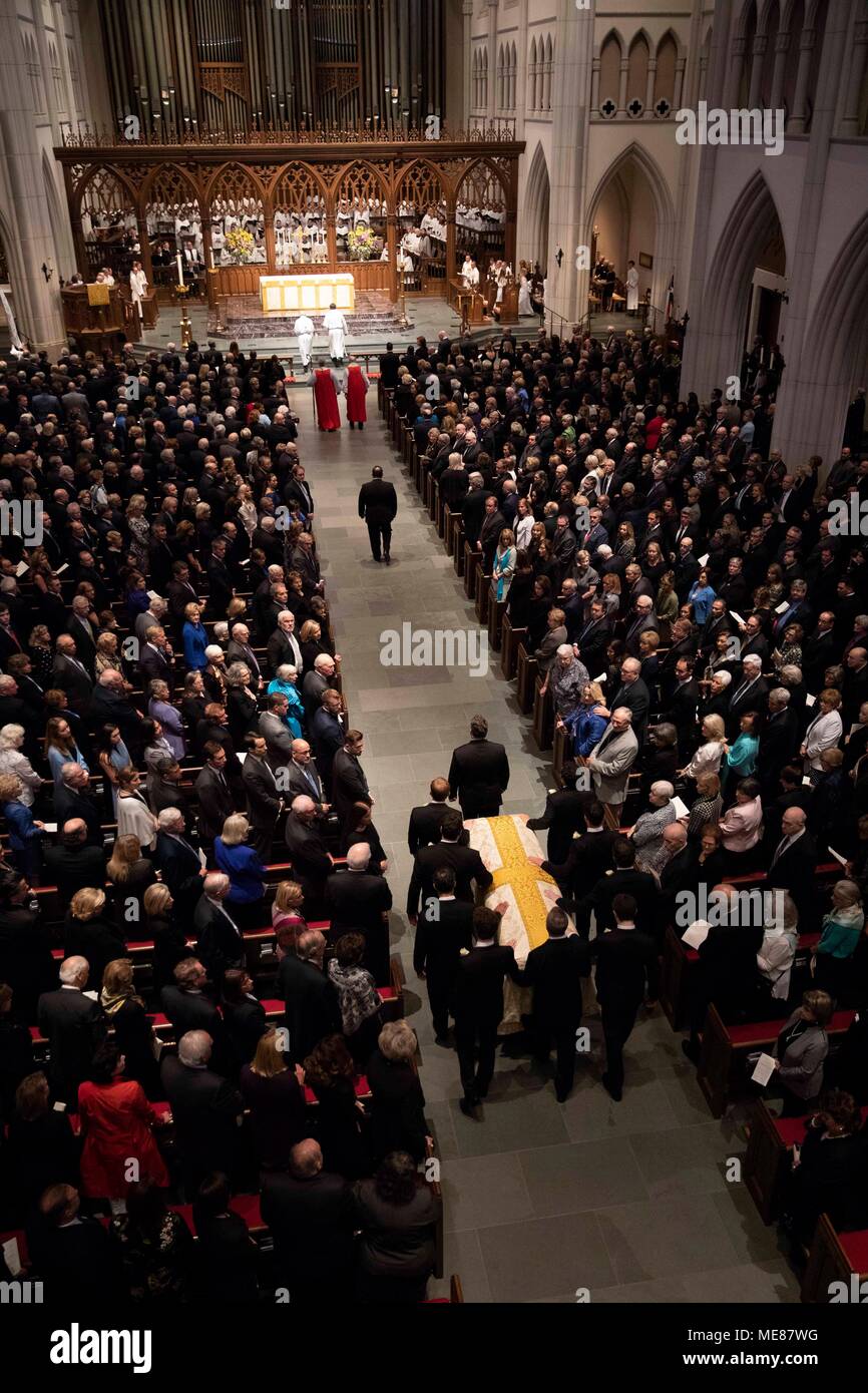 Crowd at church service hi-res stock photography and images - Alamy