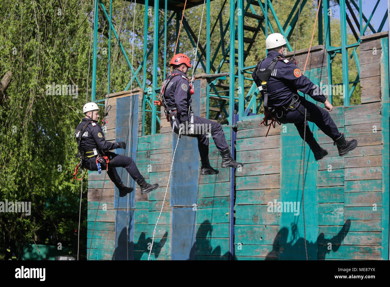 Firefighter firefighters racing hi-res stock photography and images - Alamy