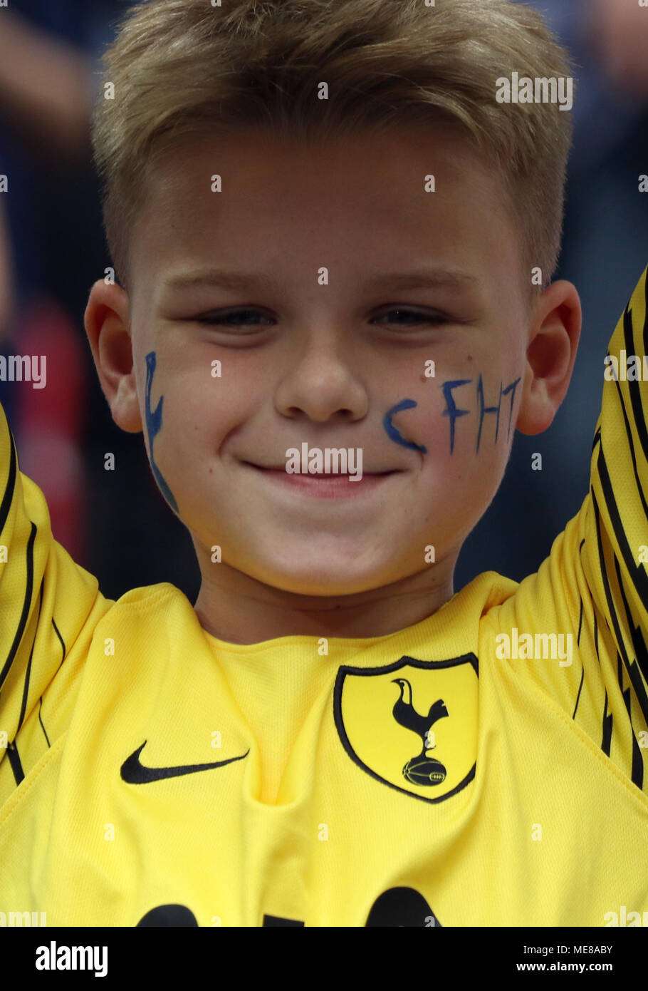 Emirates fa cup semi final between manchester united and tottenham ...