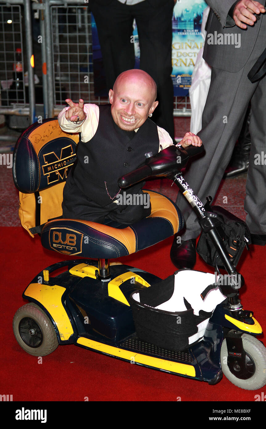 Verne Troyer, 'Mini-Me' in Austin Powers films, dies at 49, 21 April ...