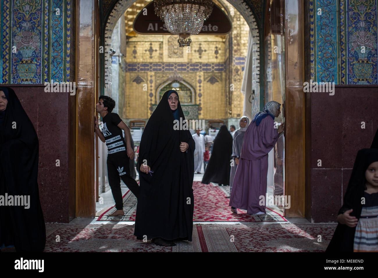 Najaf, Iraq. 21st Apr, 2018. A Shiite Muslim pilgrim stands at the ...