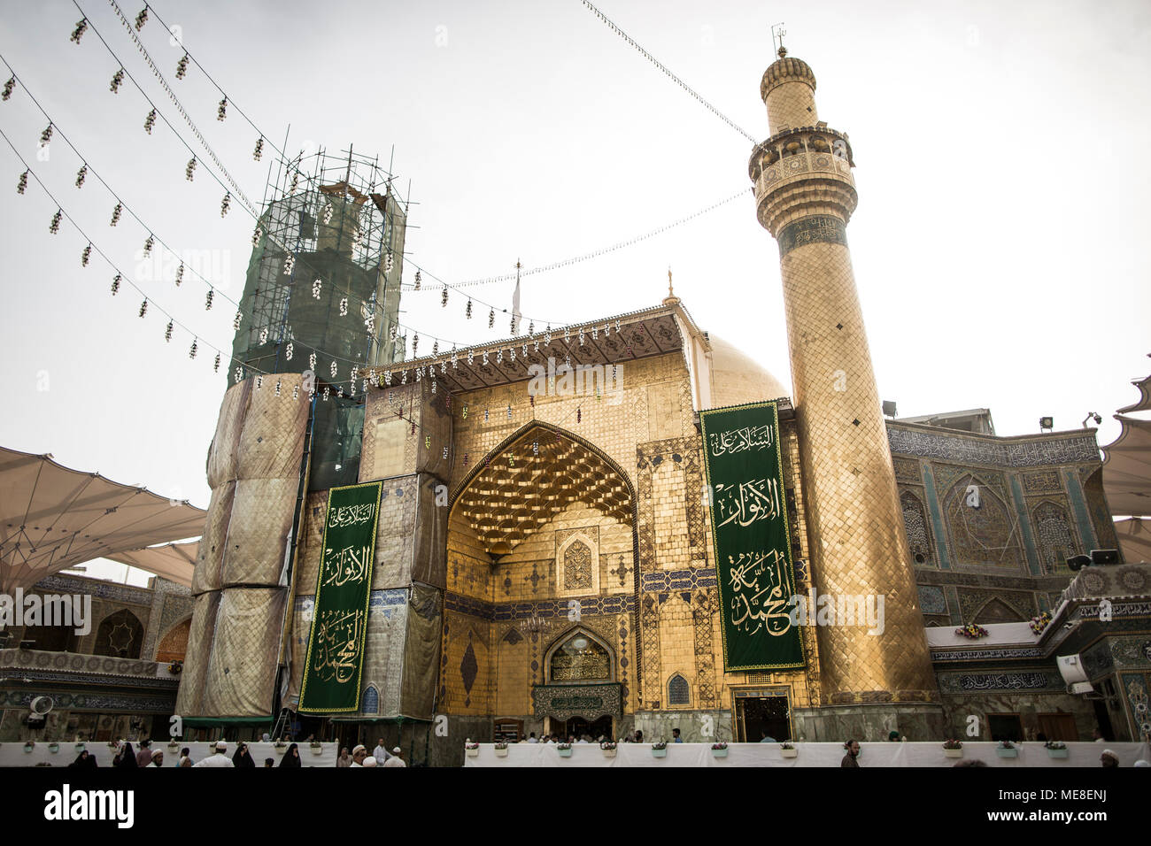Najaf, Iraq. 21st Apr, 2018. A general view of the Imam Ali Mosque in ...