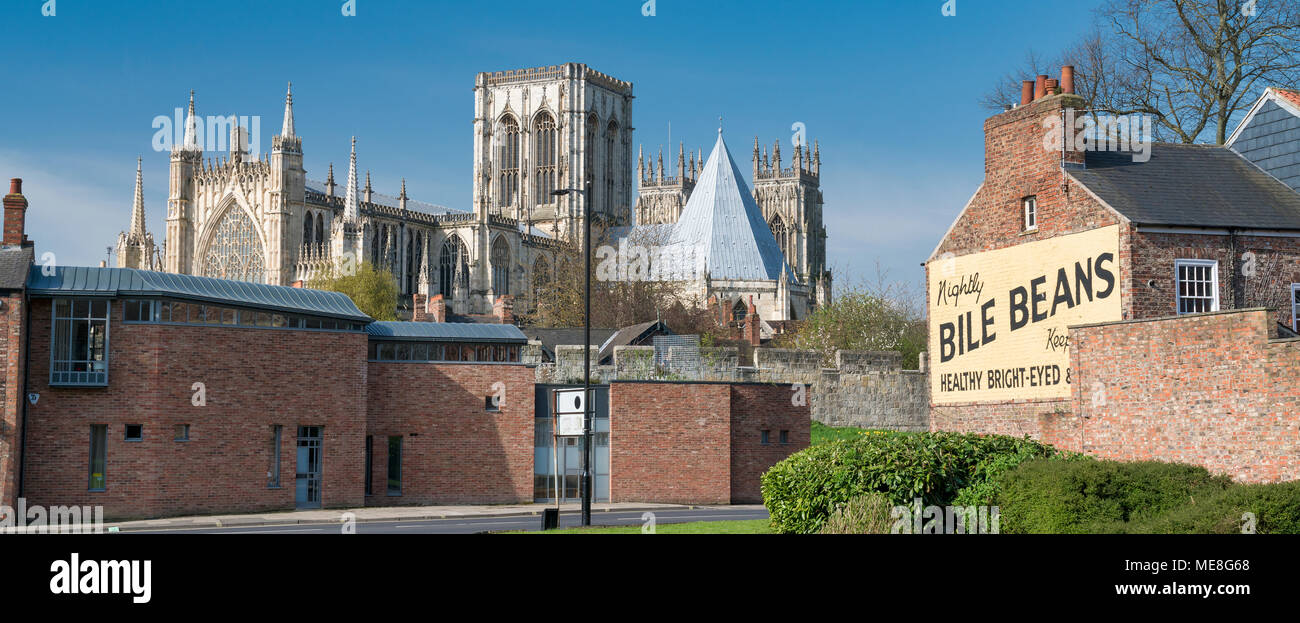 York Minster, York, UK, 22 April 2018. York Minster, the Bar Walls, and ...