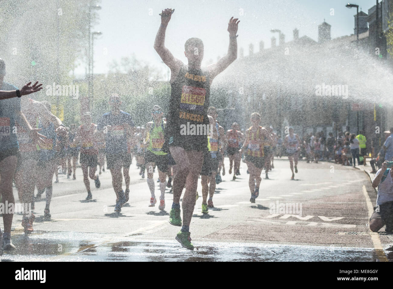 London marathon record heat hi-res stock photography and images - Alamy