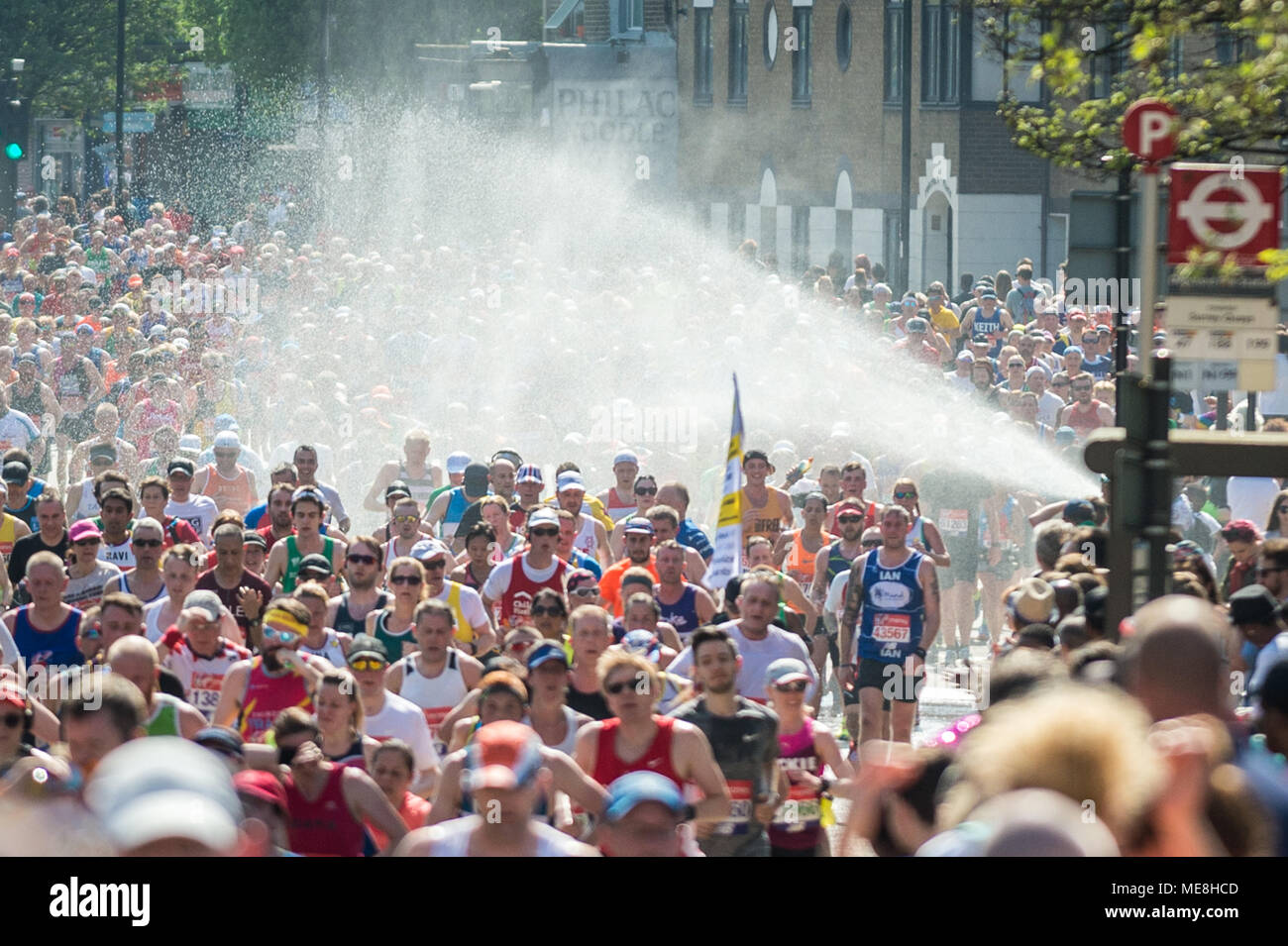 London marathon record heat hi-res stock photography and images - Alamy