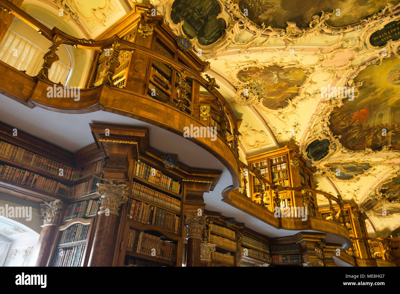 Abbey library hi-res stock photography and images - Alamy
