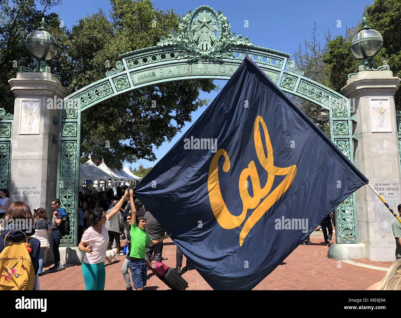 Berkeley, USA. 21st Apr, 2018. People attend the Cal Day event at the ...