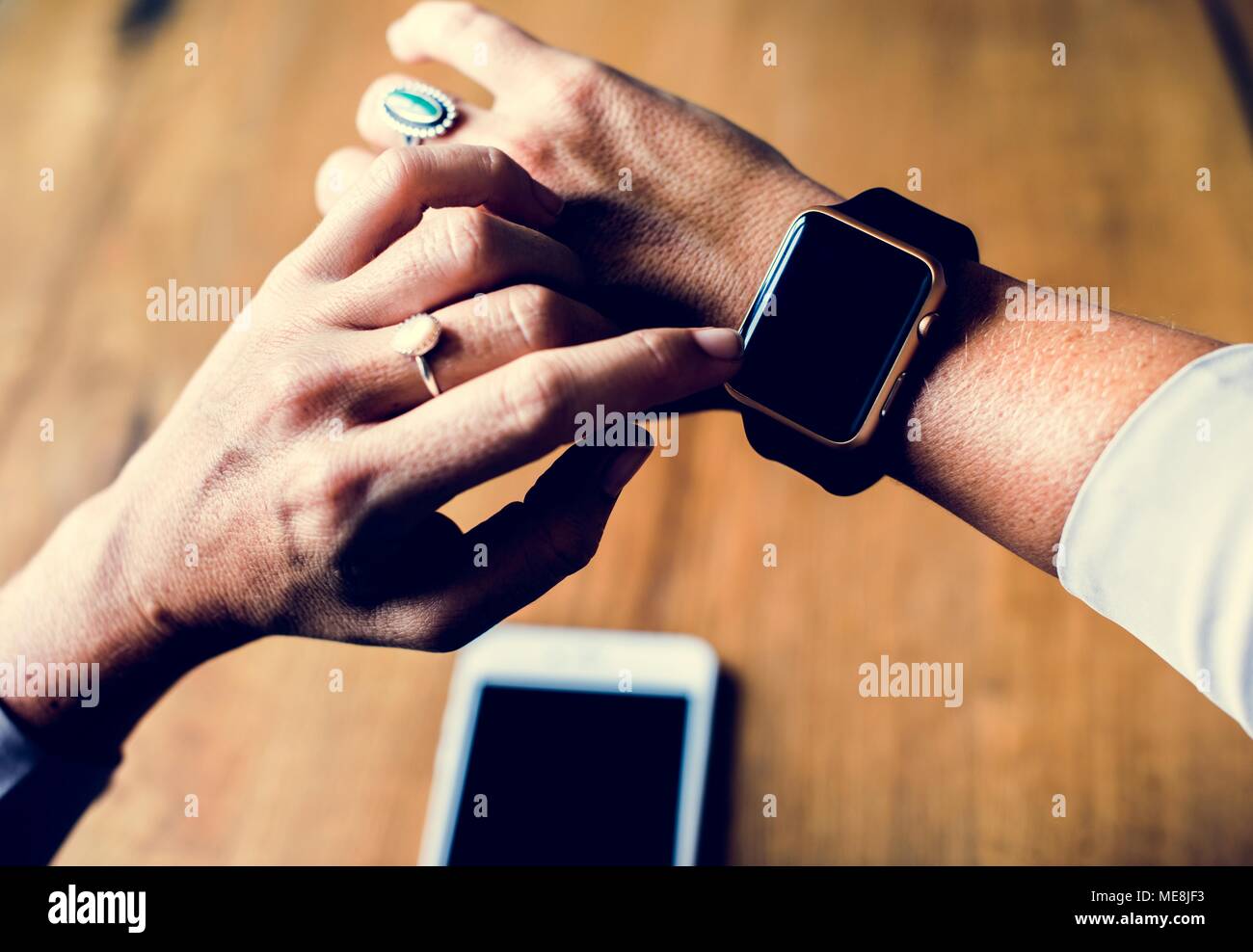 Smart setting hi-res stock photography and images - Alamy