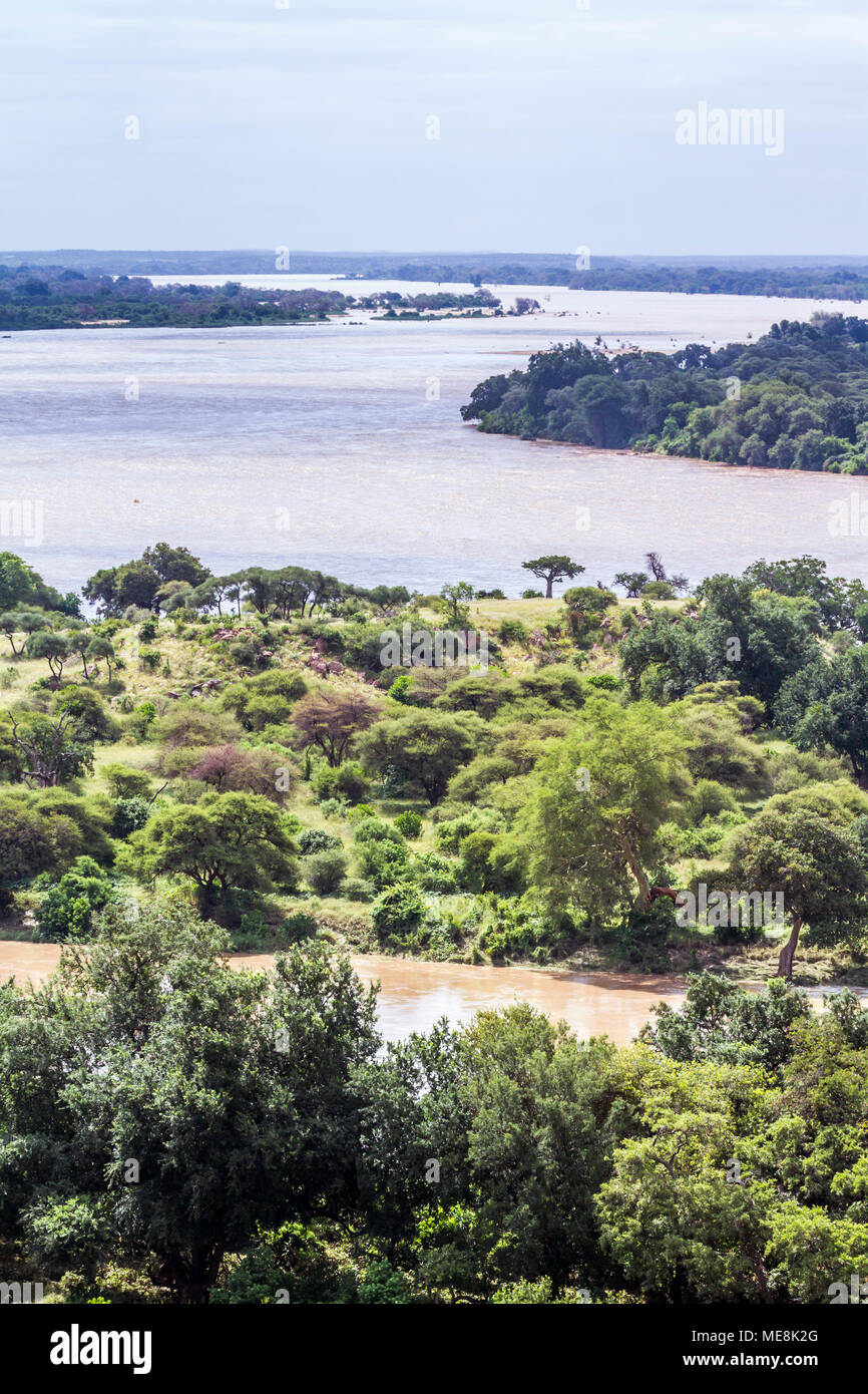 Boundary river between South Africa and Zimbabwe in Mapungubwe national ...