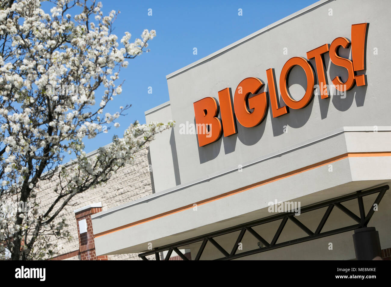 Big Lots Storefront High Resolution Stock Photography and Images - Alamy