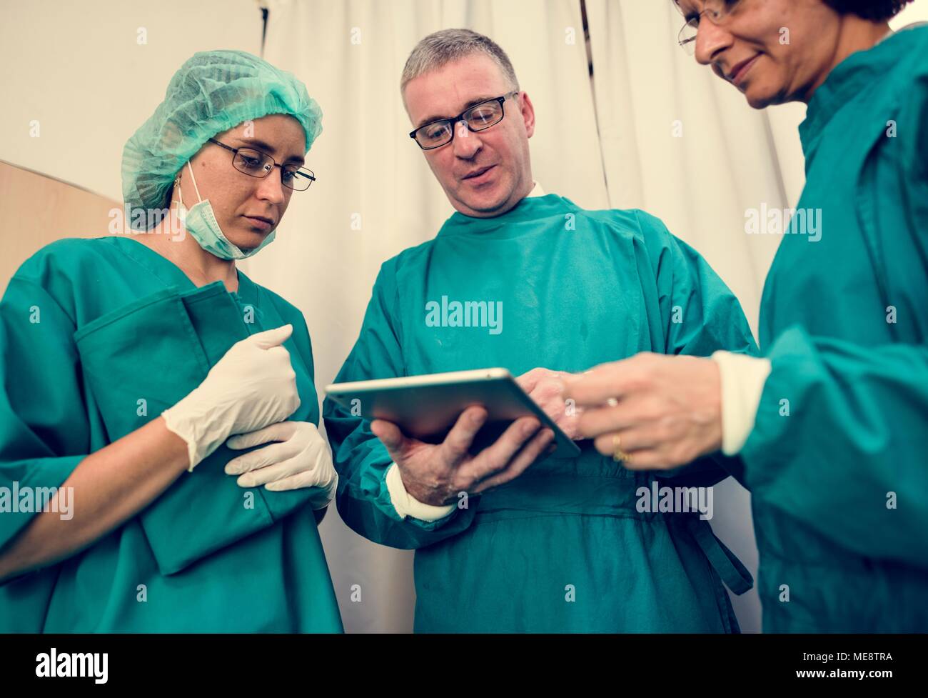 Doctors are preparing for an operation Stock Photo - Alamy