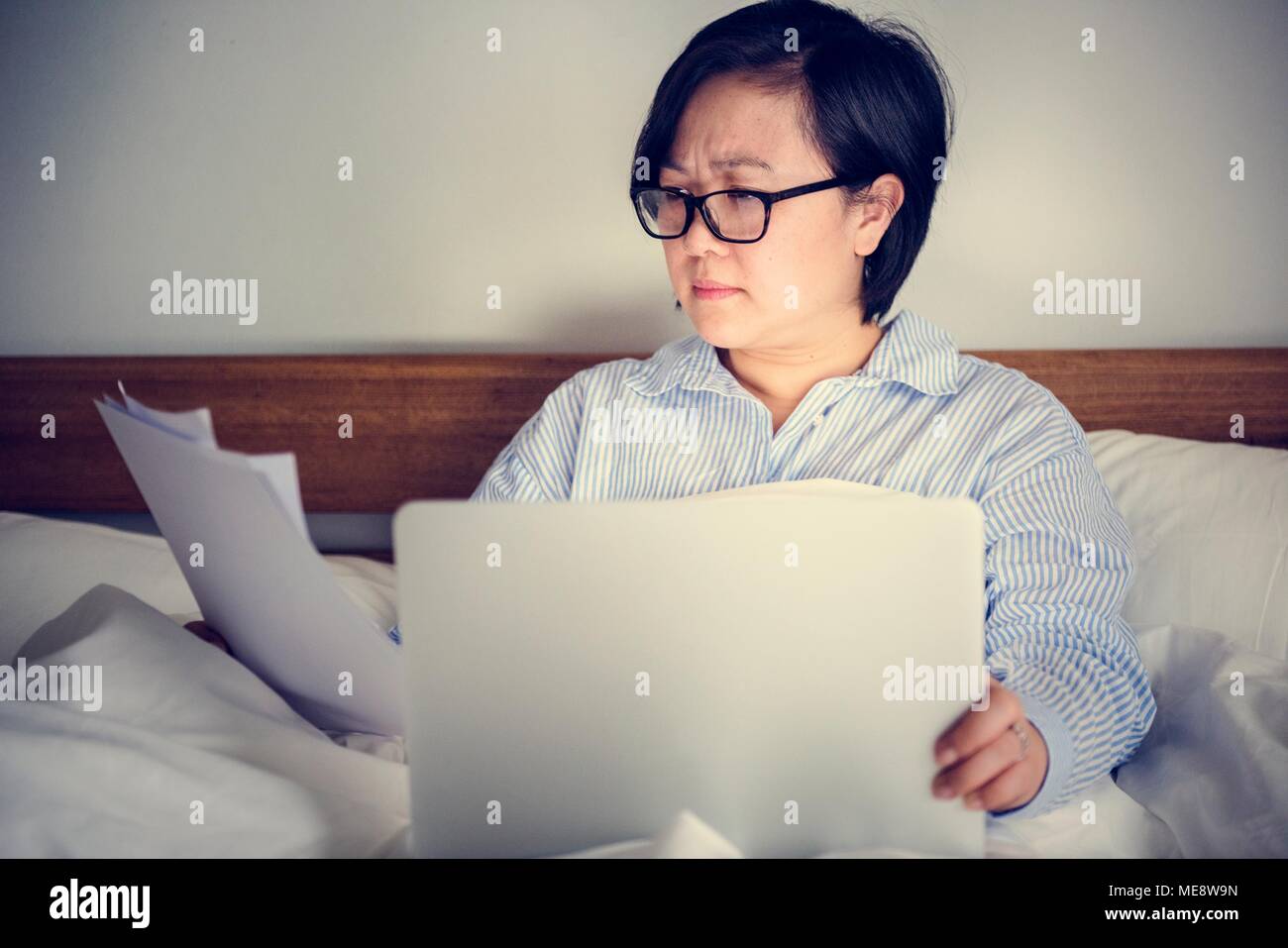 Woman laptop bed work sleep hi-res stock photography and images - Alamy