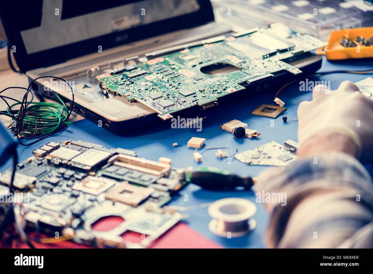 Computer repair class hi-res stock photography and images - Alamy