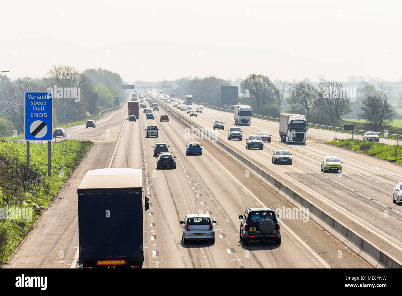 M1 motorway sign north hi-res stock photography and images - Alamy
