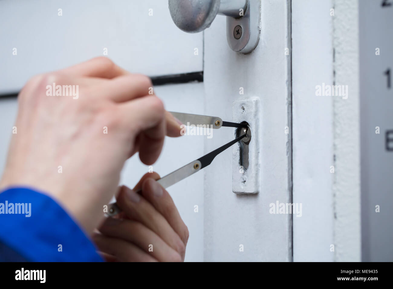 Hand opening door hi-res stock photography and images - Alamy