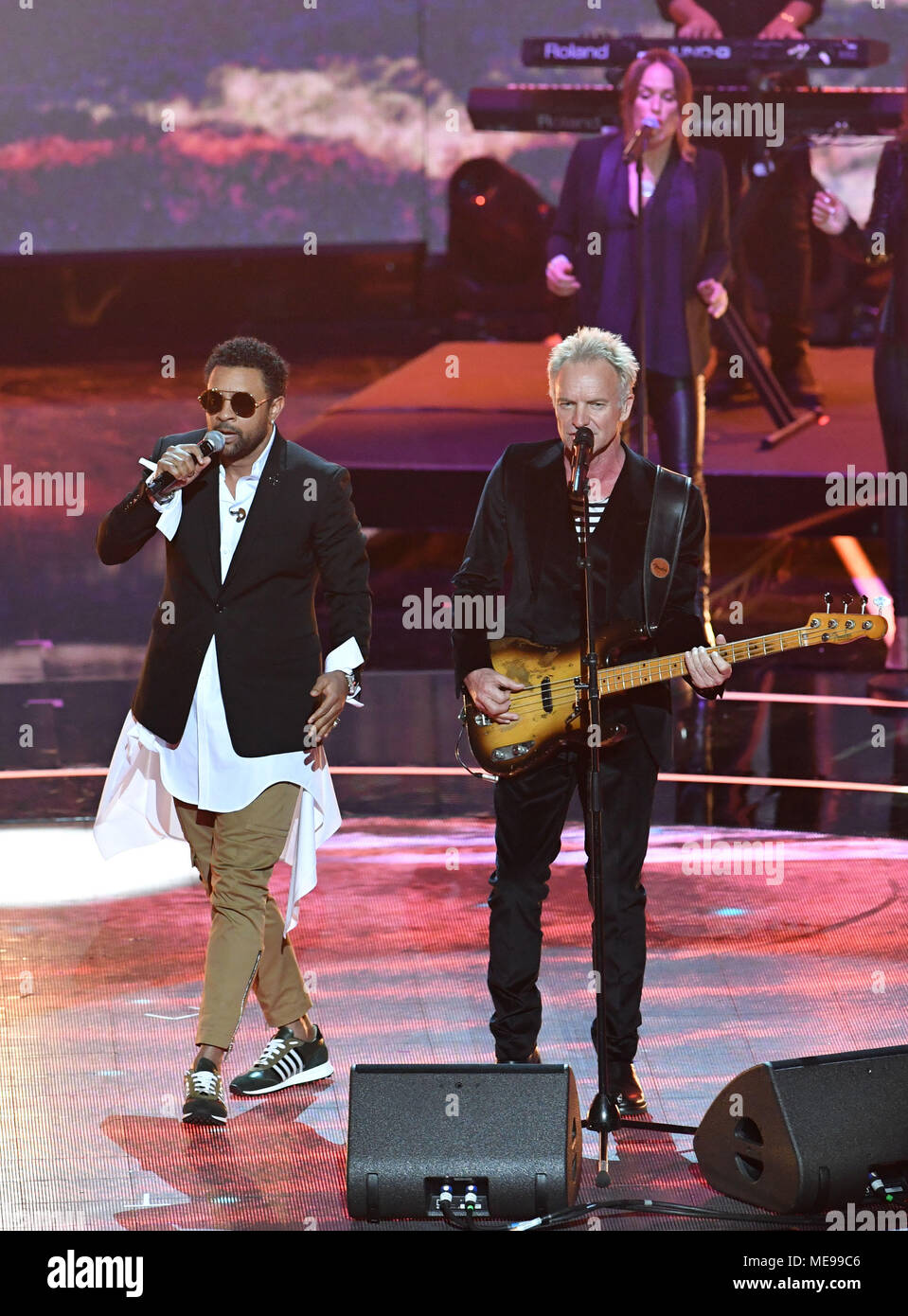 Shaggy perform royal albert hall hi-res stock photography and images ...