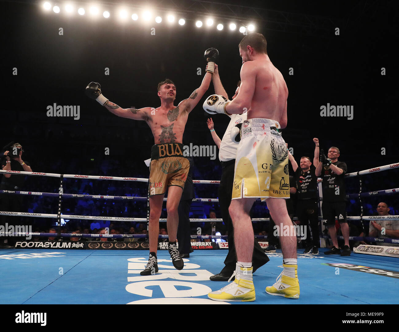 Super lightweight bout sse arena hi-res stock photography and images ...