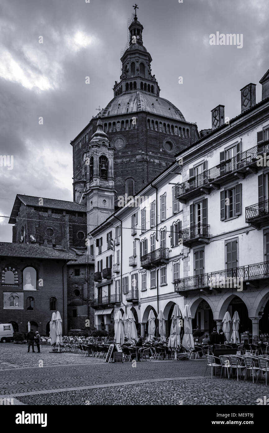 Piazza della vittoria pavia italy hi-res stock photography and images ...