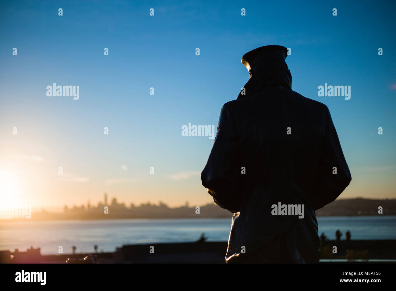 The lone sailor statue hi-res stock photography and images - Alamy
