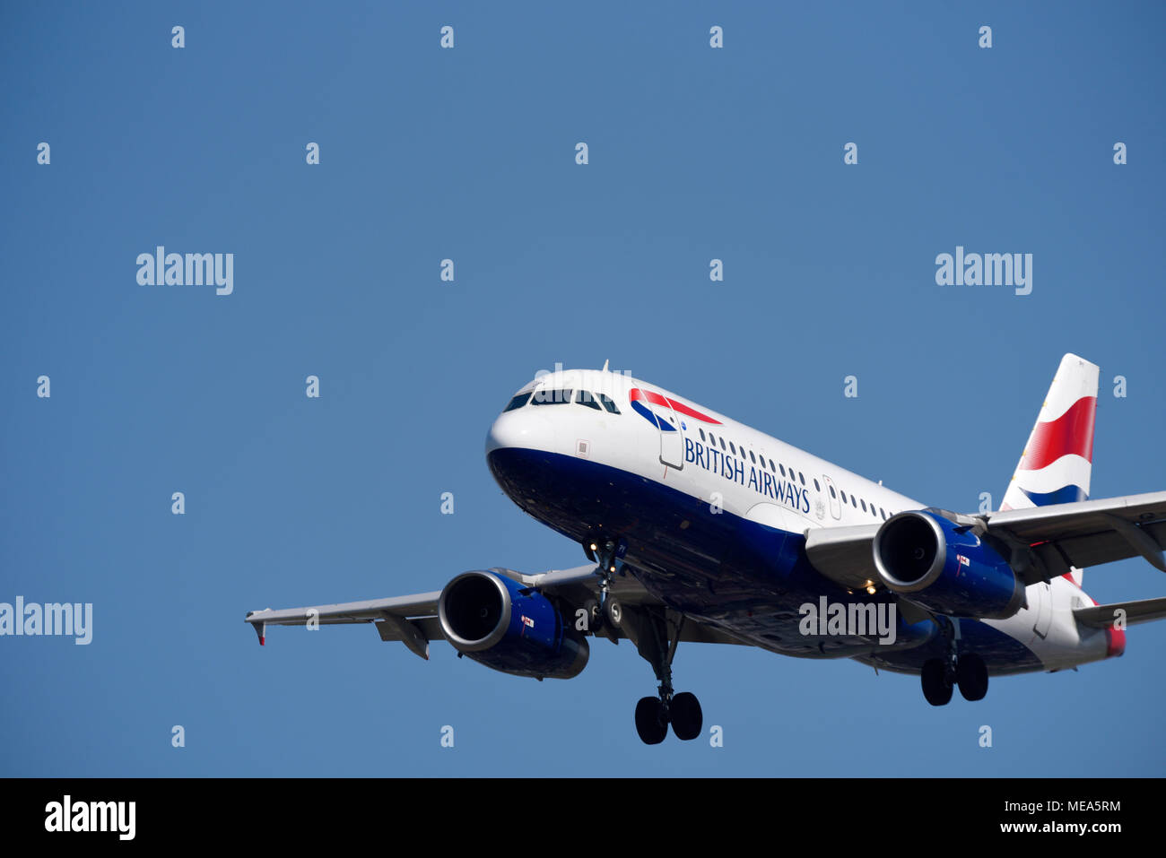 British airways airbus a319 131 airliner hi-res stock photography and ...