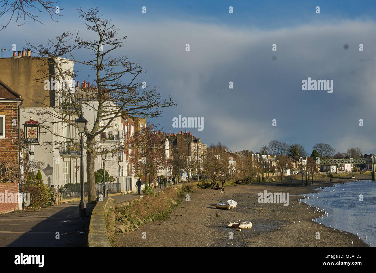 thames path london chiswick Stock Photo - Alamy