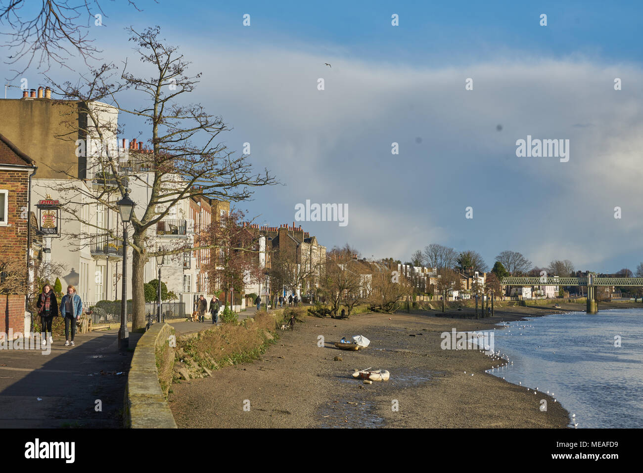 thames path london chiswick Stock Photo - Alamy