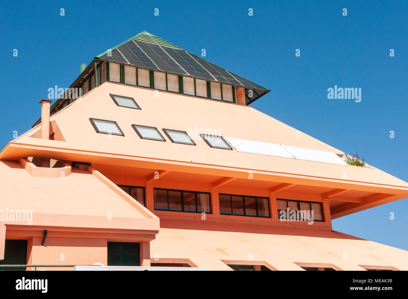 Pyramid roof hi-res stock photography and images - Alamy