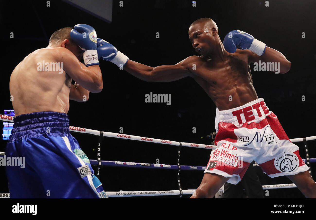 Zolani Tete (right) against Omar Andres Narvaez during their WBO ...