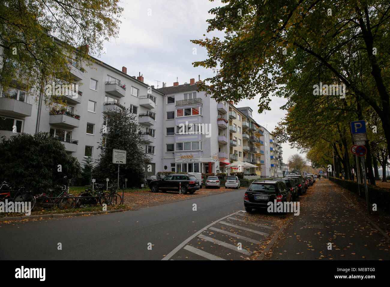 City walk way hi-res stock photography and images - Alamy