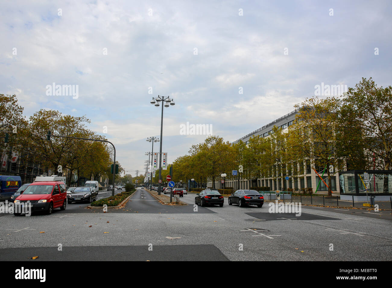 City walk way hi-res stock photography and images - Alamy