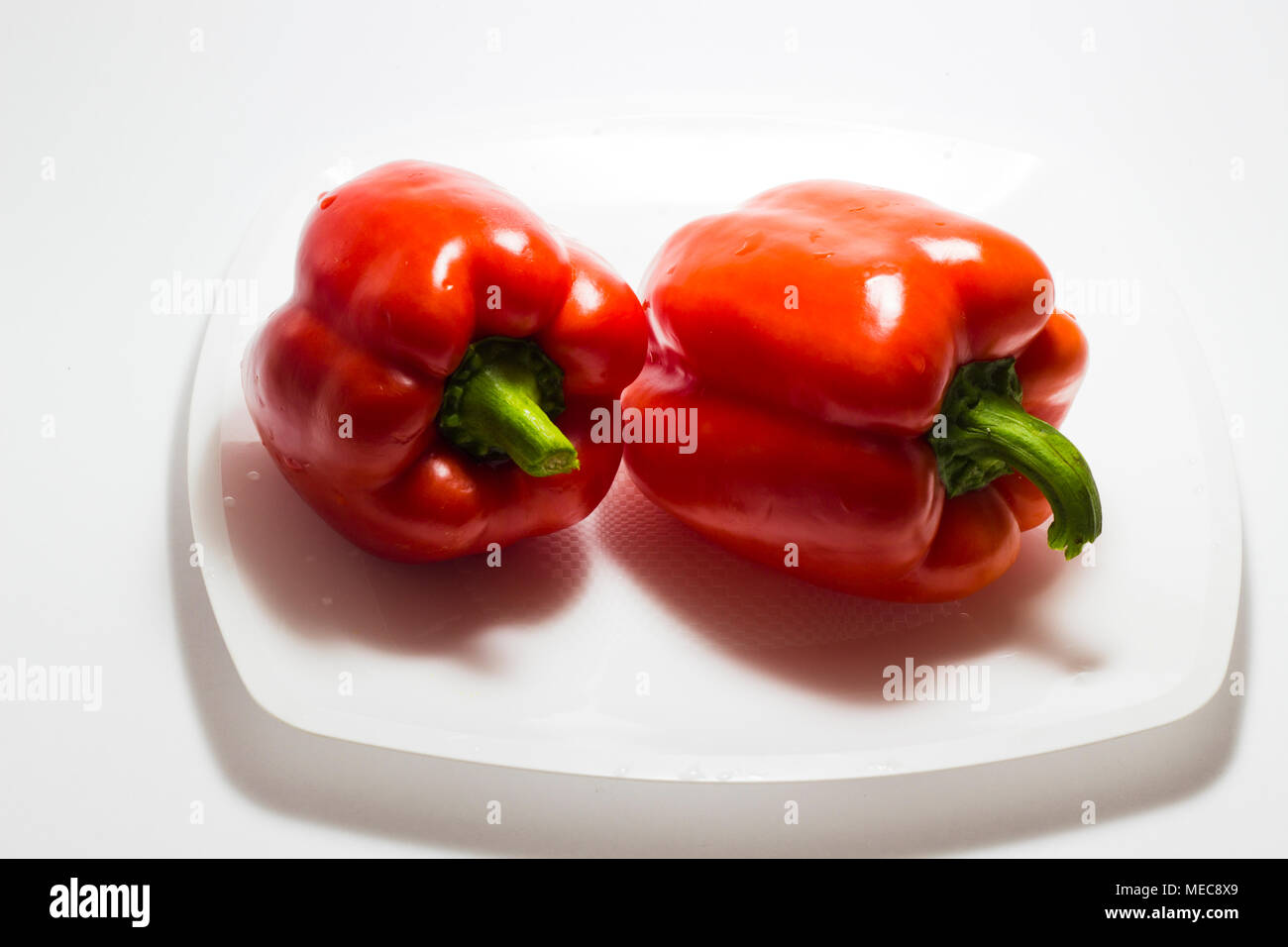 Two whole red peppers hi-res stock photography and images - Alamy