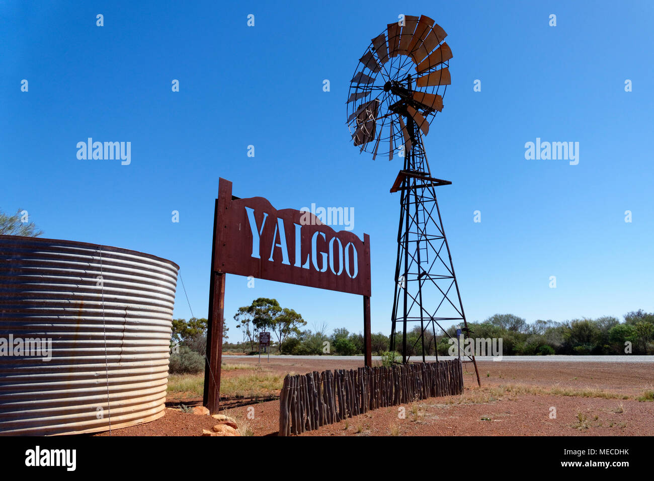 Yalgoo country town sign and windmill, Yalgoo, Western Australia Stock ...