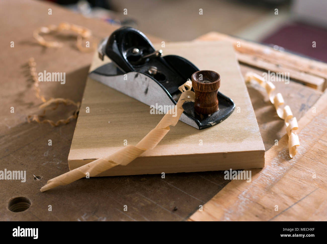 Block plane on workbench with woodshavings Stock Photo - Alamy