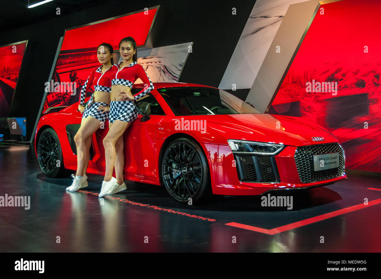 Chinese models hi-res stock photography and images - Alamy