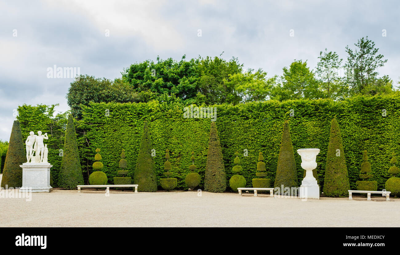 Versailles palace garden overview hi-res stock photography and images ...