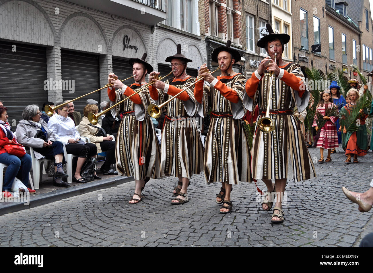 Flemish tradition clothes hi-res stock photography and images - Alamy