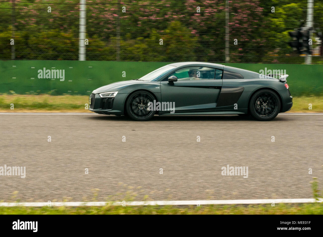 An Audi R8 V10 Coupe Performance being used for cornering practice at ...