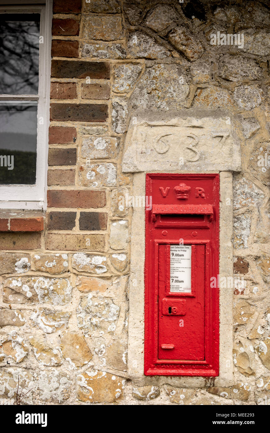 Traditional metal red letterbox in England Stock Photo - Alamy