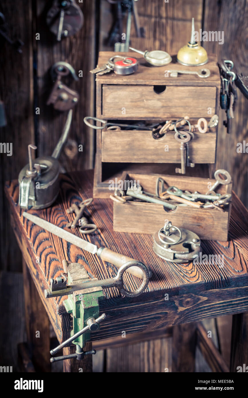 Locksmiths hi-res stock photography and images - Alamy