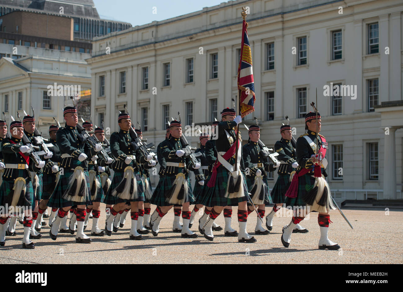 Royal regiment scotland soldiers marching hi-res stock photography and ...