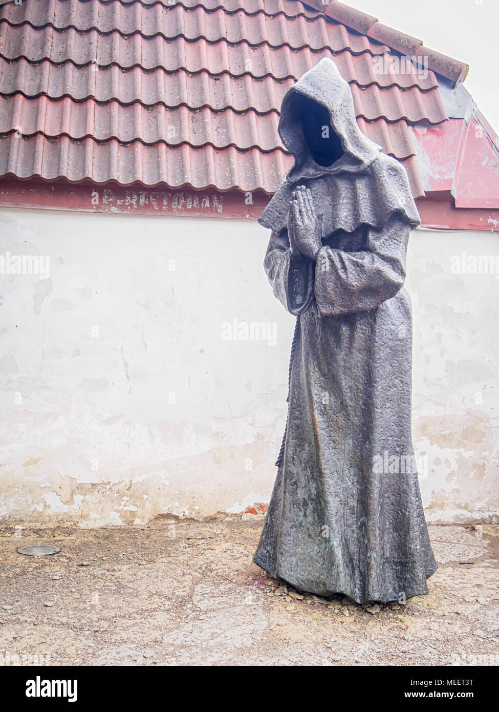 Monk statue garden hi-res stock photography and images - Alamy