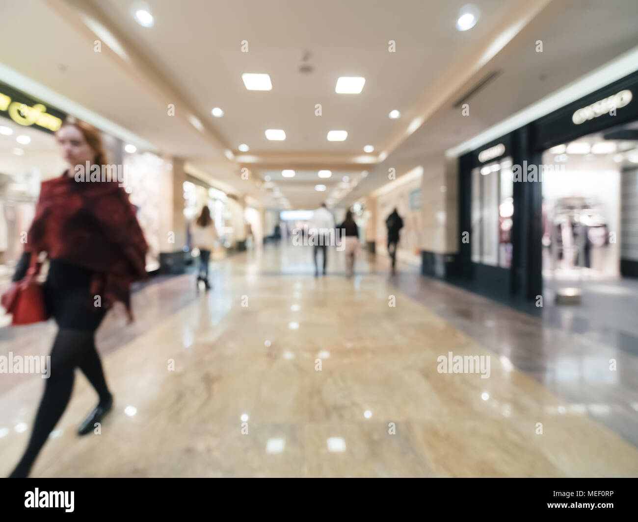 Shopping mall blur background with bokeh. Blurred hall of shopping mall ...