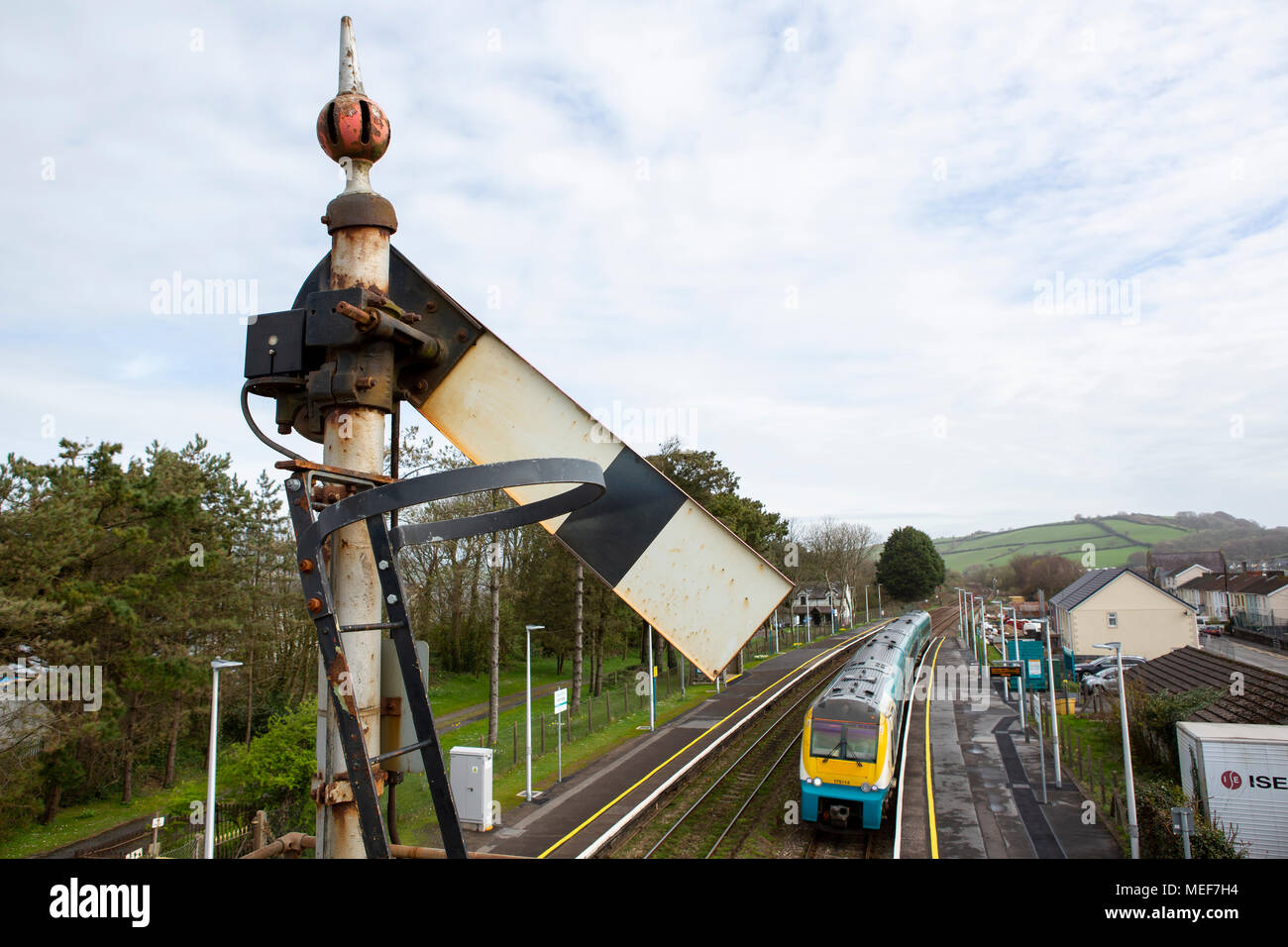 Ferryside railway station hi-res stock photography and images - Alamy