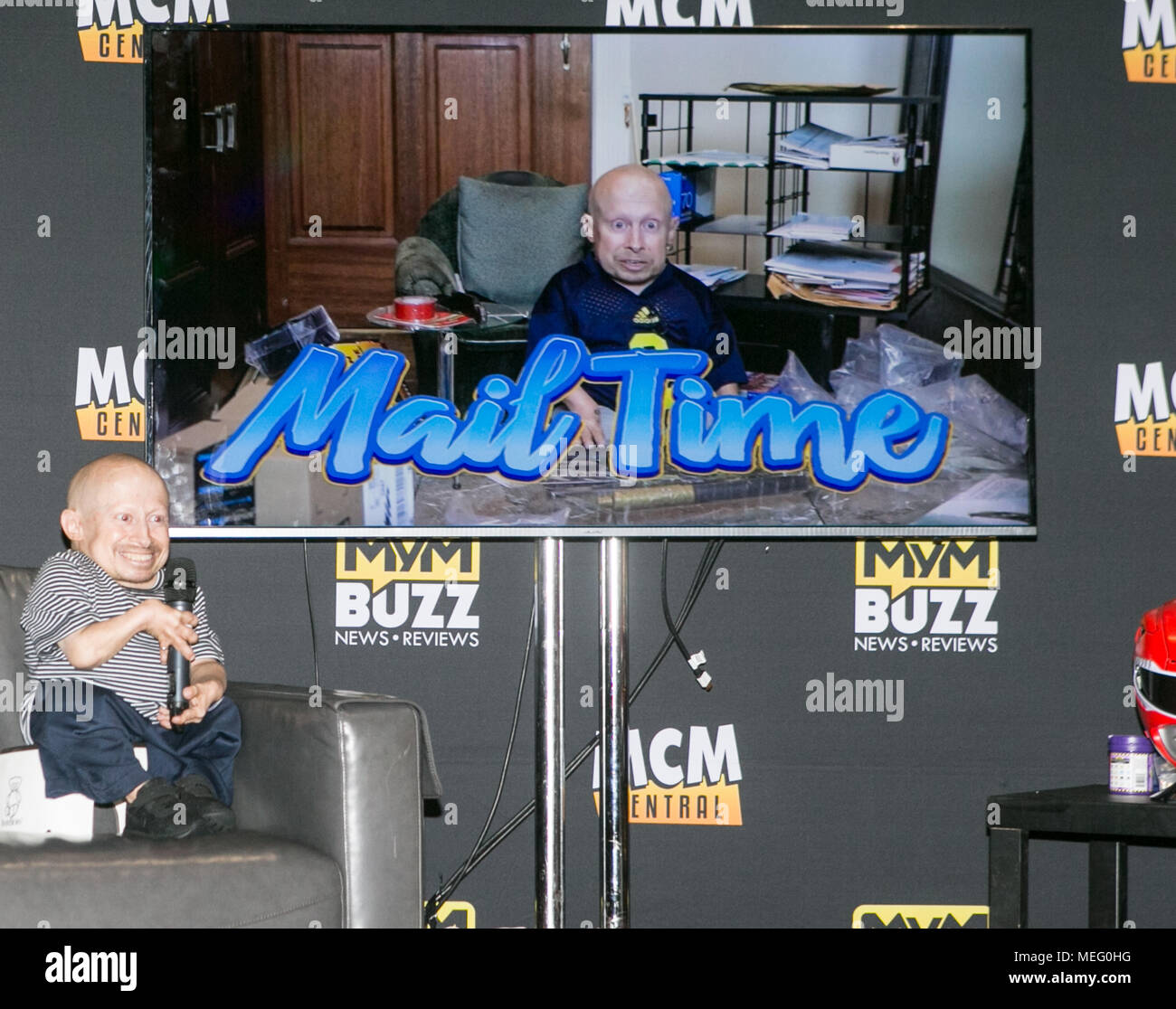 Dwarf actors hi-res stock photography and images - Alamy