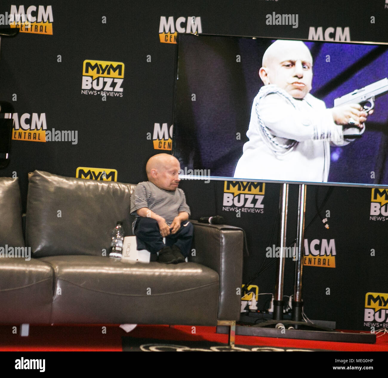 Dwarf actors hi-res stock photography and images - Alamy