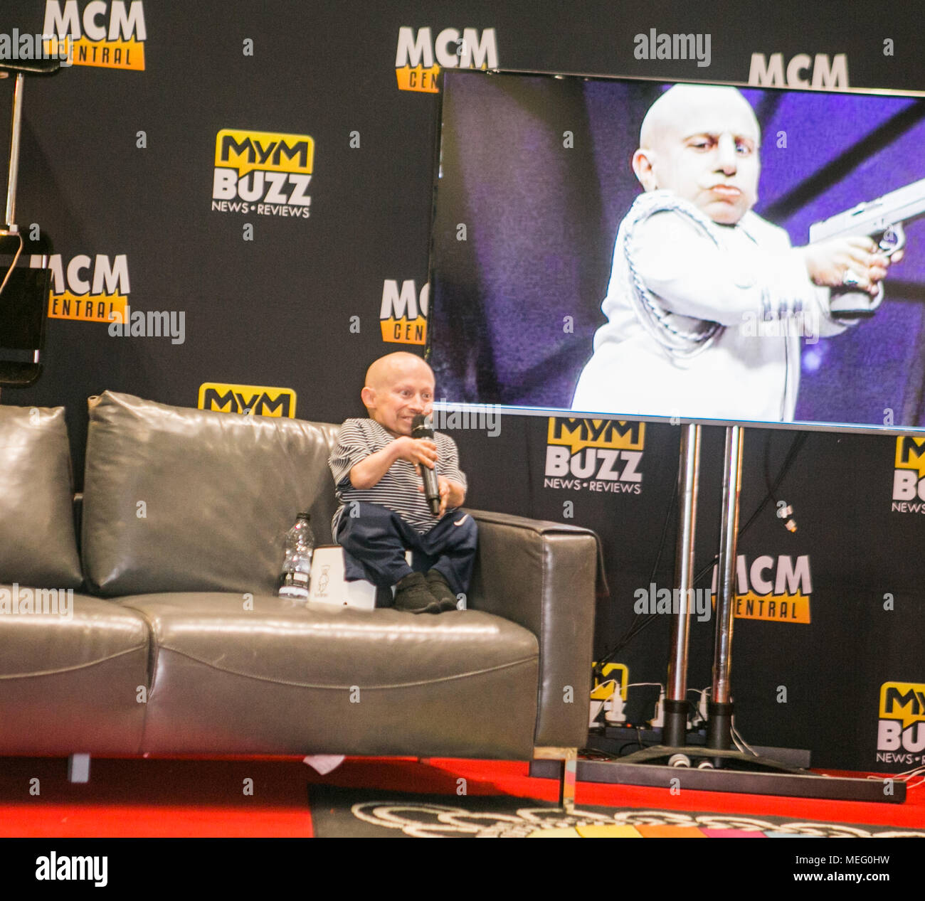 Actor Verne Troyer dies aged 49 21 April 2018 : Images from Comic Con ...