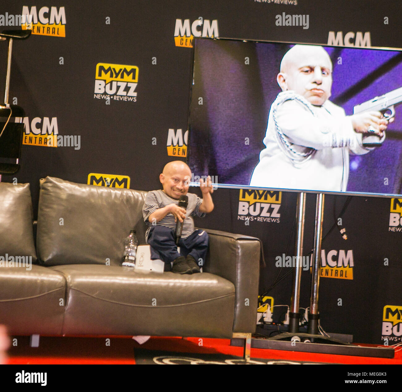 Dwarf actors hi-res stock photography and images - Alamy