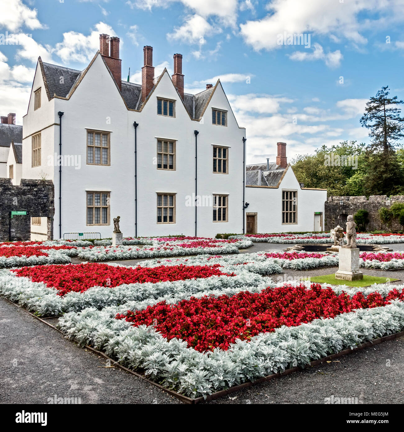 St fagans castle hi-res stock photography and images - Alamy